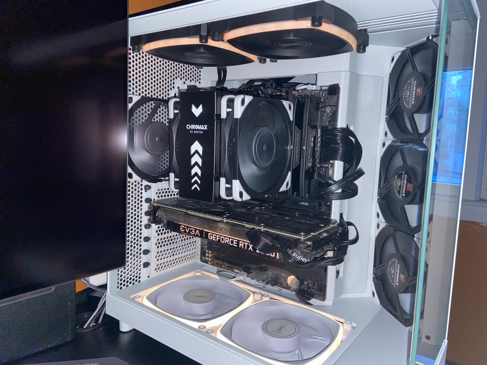 8 Best Fish Tank Style PC Cases (May 2026) Showcase Builds Guide